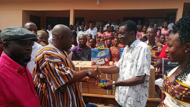 George Andah donates to Obrachire SHS