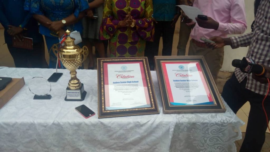 Juaben SHS presents Engineering Project Competition award to GES