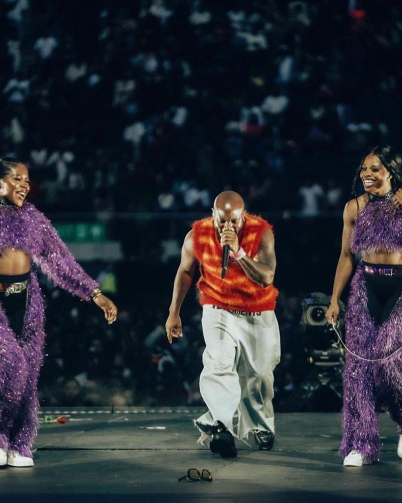 King Promise stuns crowd with iconic performance at Wizkid's Tottenham ...