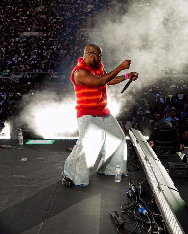 King Promise stuns crowd with iconic performance at Wizkid's Tottenham ...