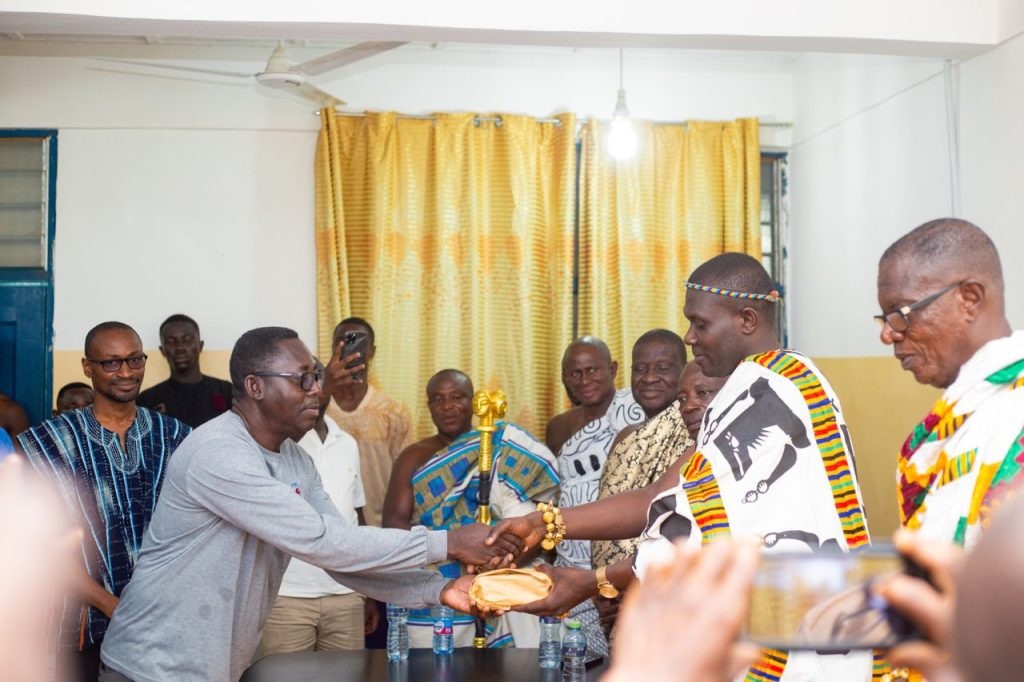 Friends of Wenchimanhene donate to Wenchi Methodist Hospital